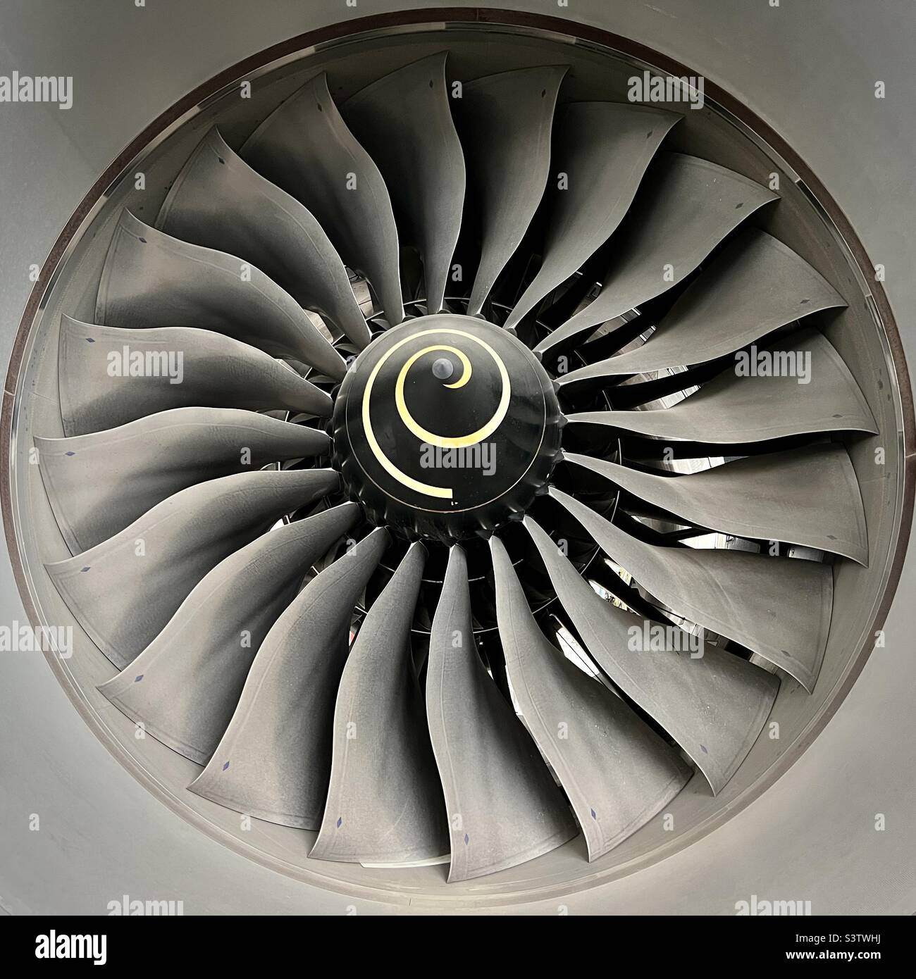 Jet engine turbine blades hi-res stock photography and images - Alamy