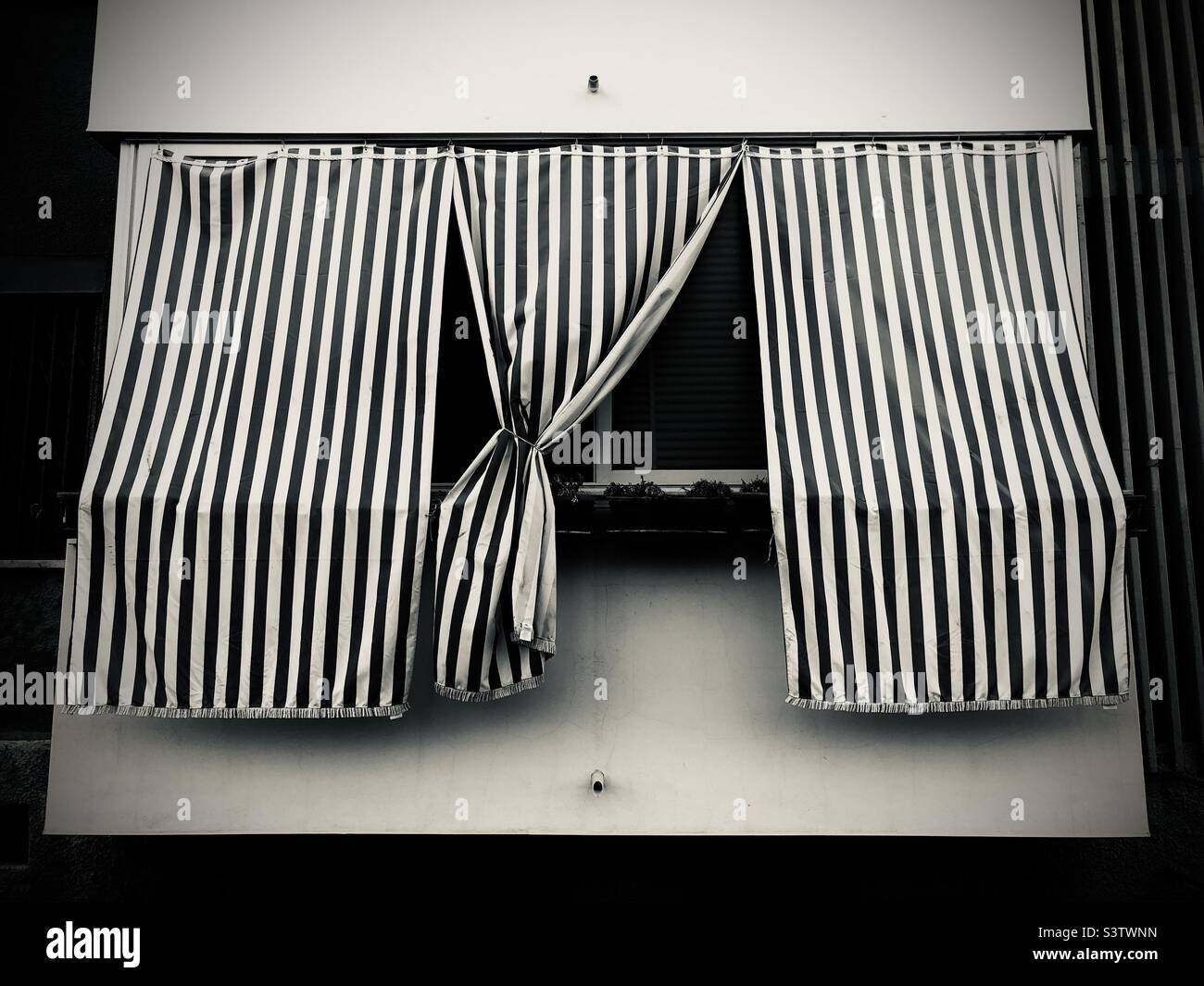 Secret windows hi-res stock photography and images - Alamy