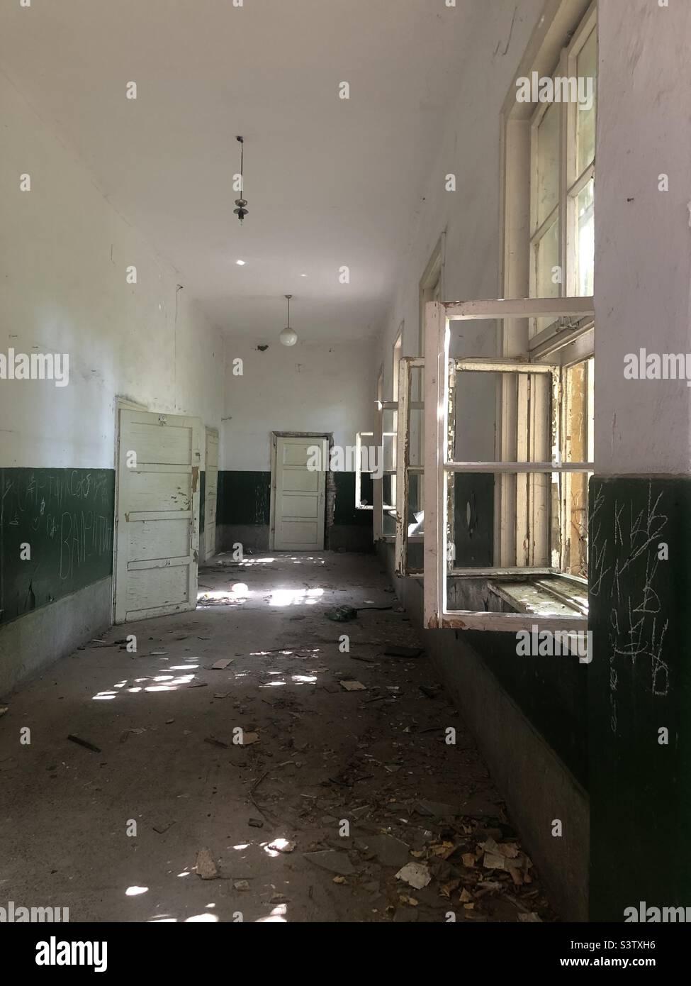 Hallway in an abandoned school hi-res stock photography and images - Alamy