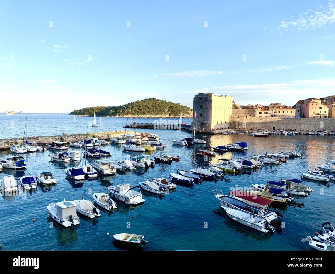 Port cities hi-res stock photography and images - Alamy