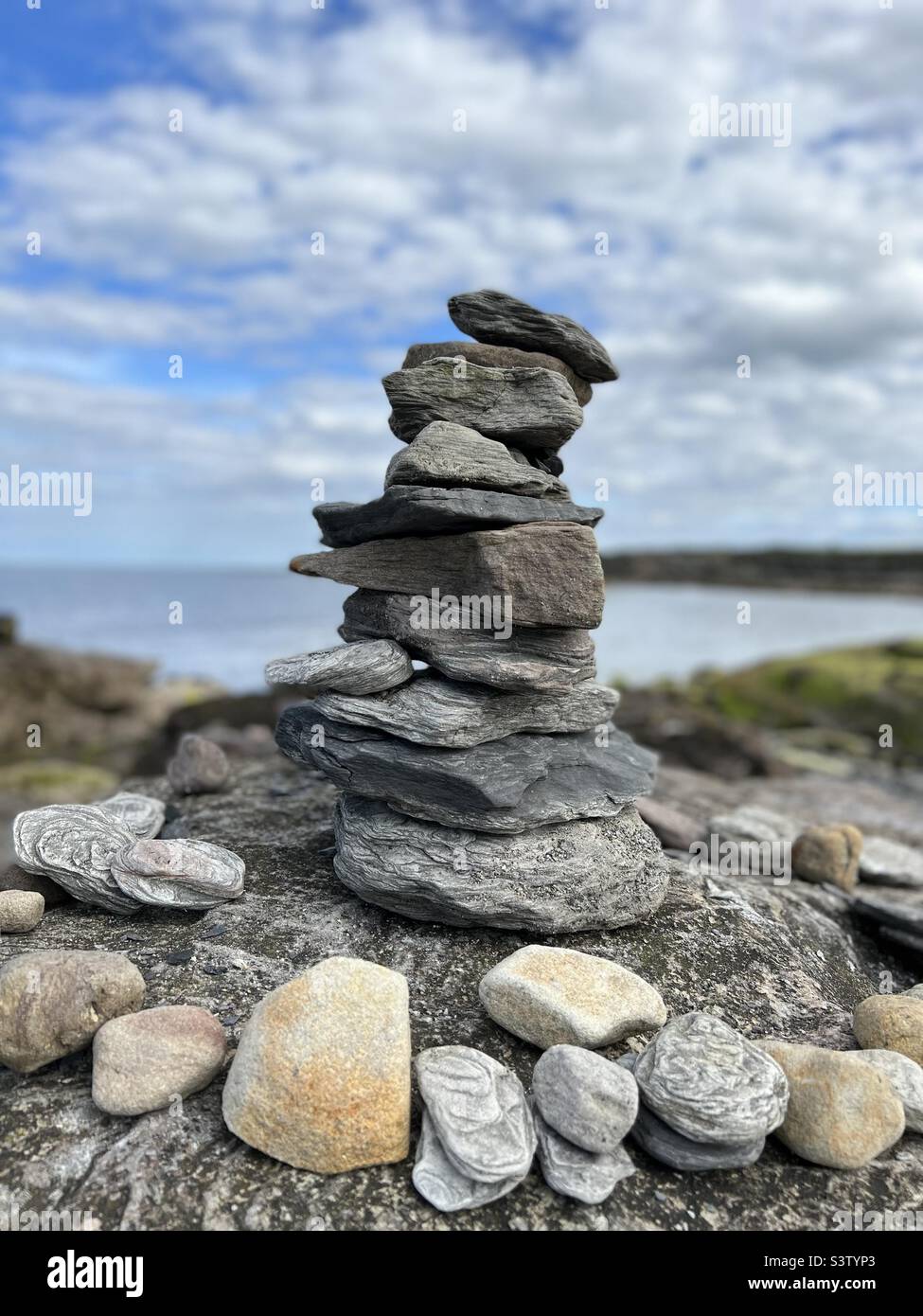 Stone stack beach hi-res stock photography and images - Alamy