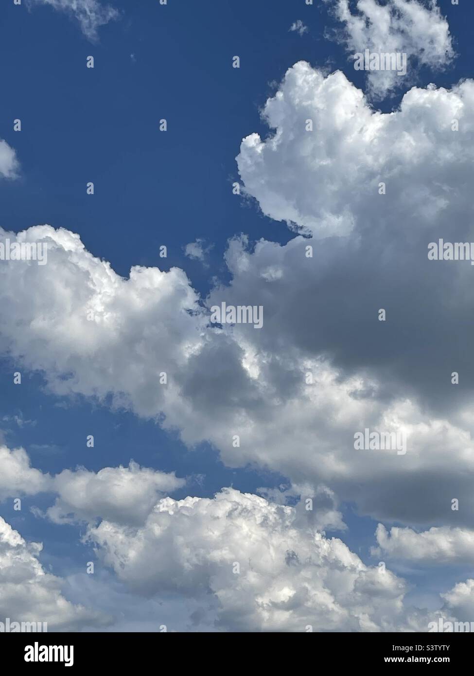 Happy skies hi-res stock photography and images - Alamy