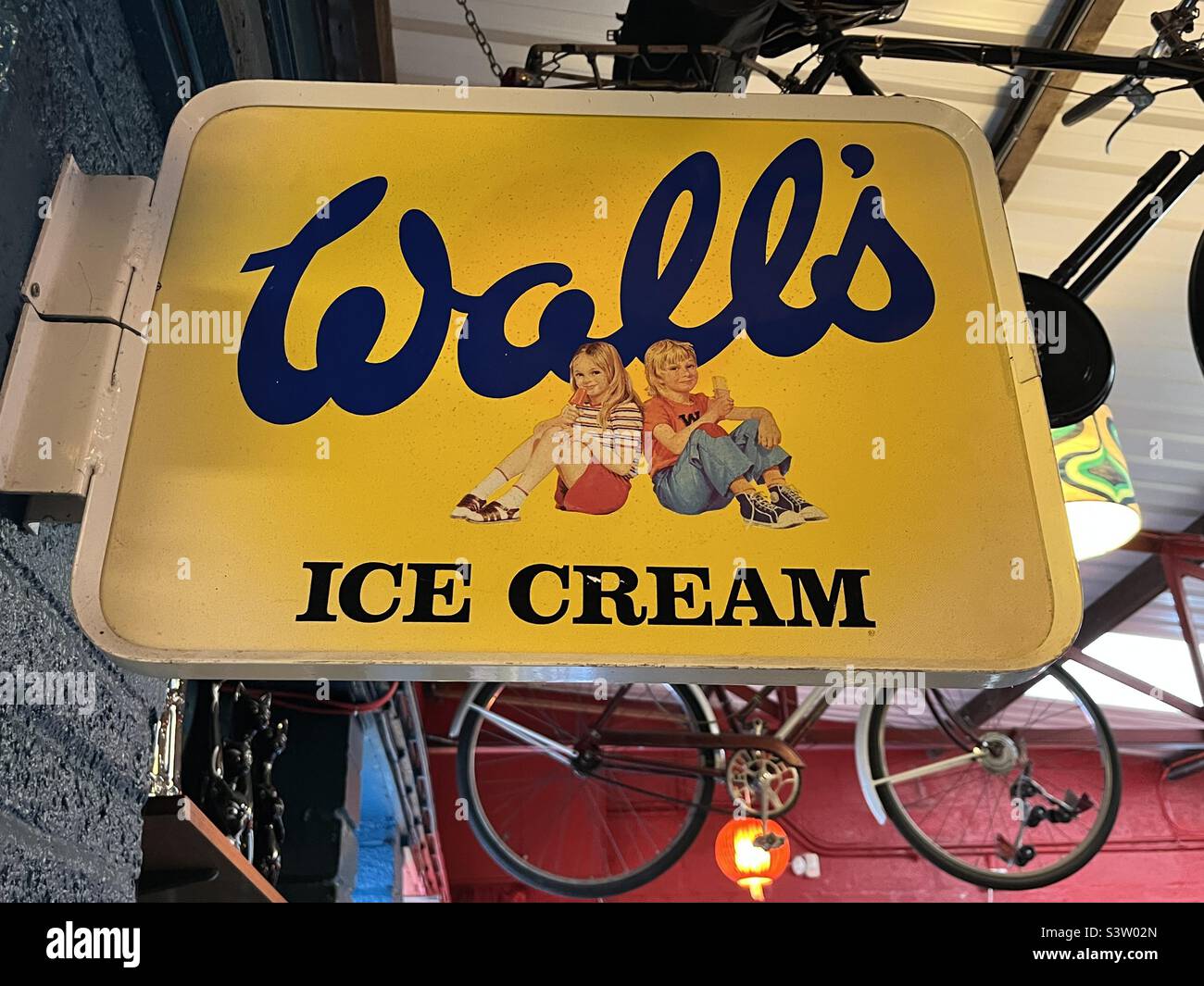 Walls ice cream vintage hi-res stock photography and images - Alamy