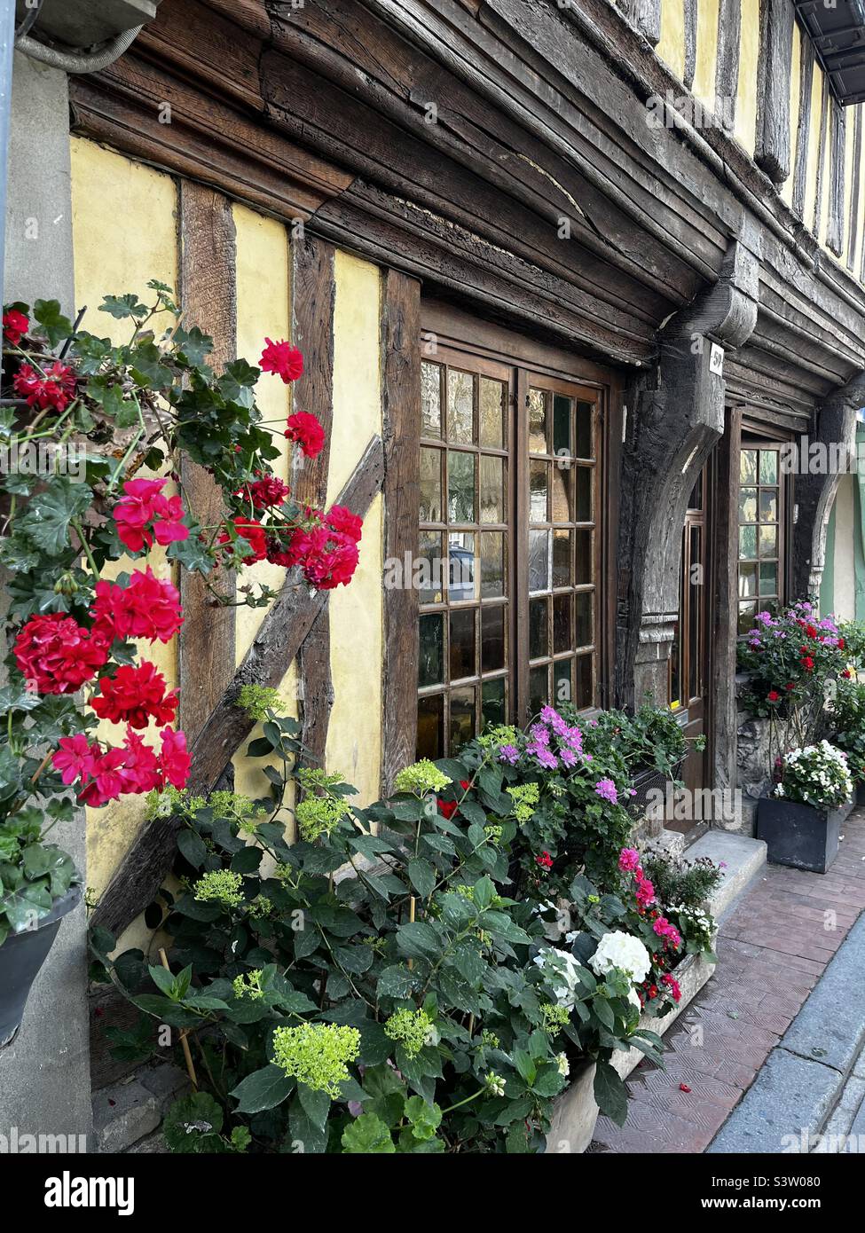 Old maison hi-res stock photography and images - Alamy