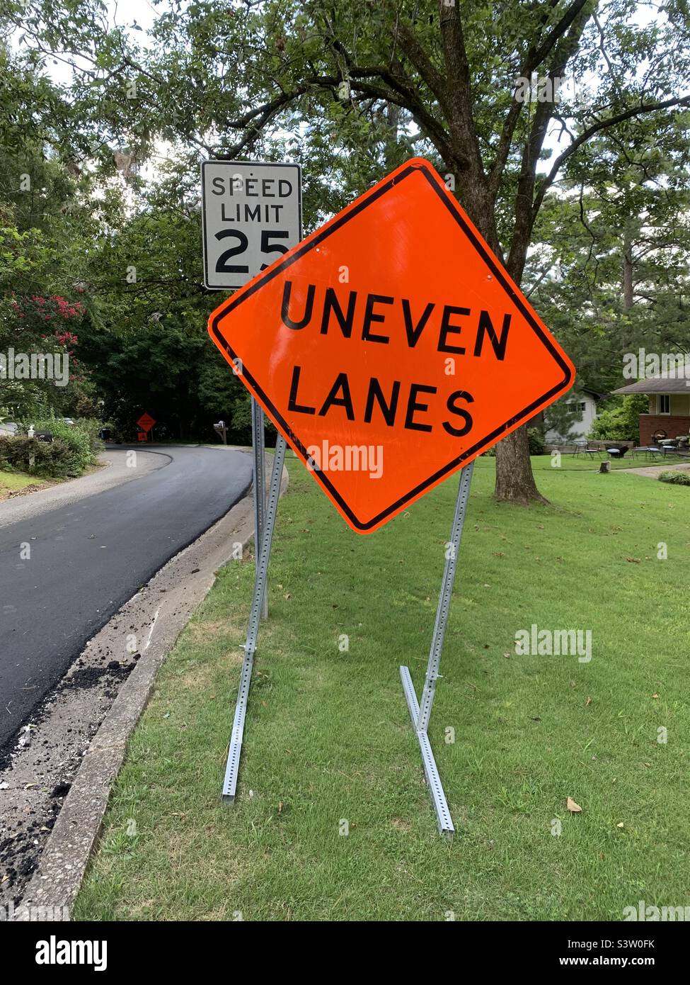 Leaning neighborhood hi-res stock photography and images - Alamy