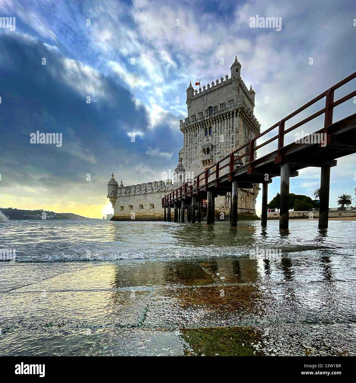 Torre de belem lisbona portogallo hi-res stock photography and images ...