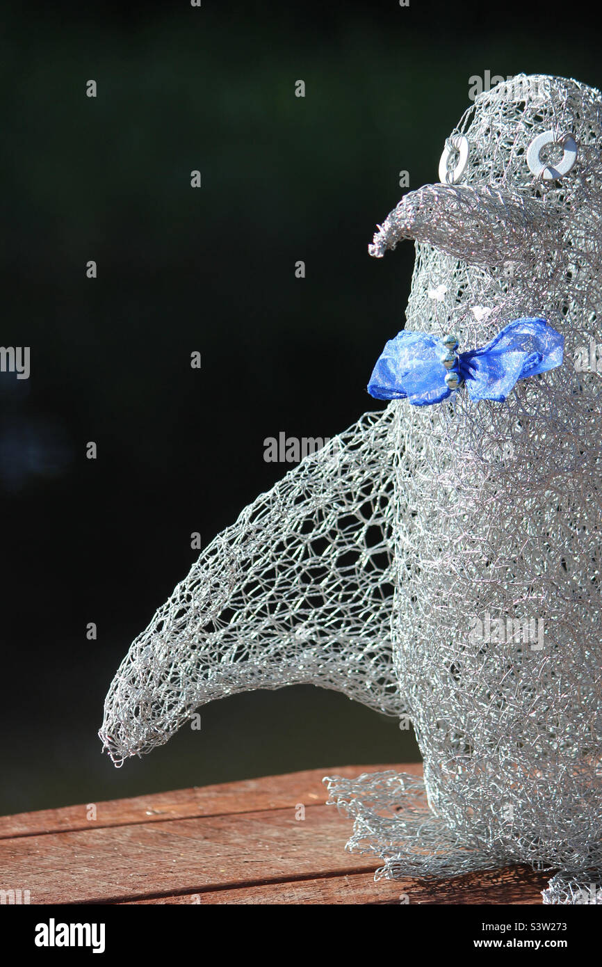 Wire mesh artwork hi-res stock photography and images - Alamy