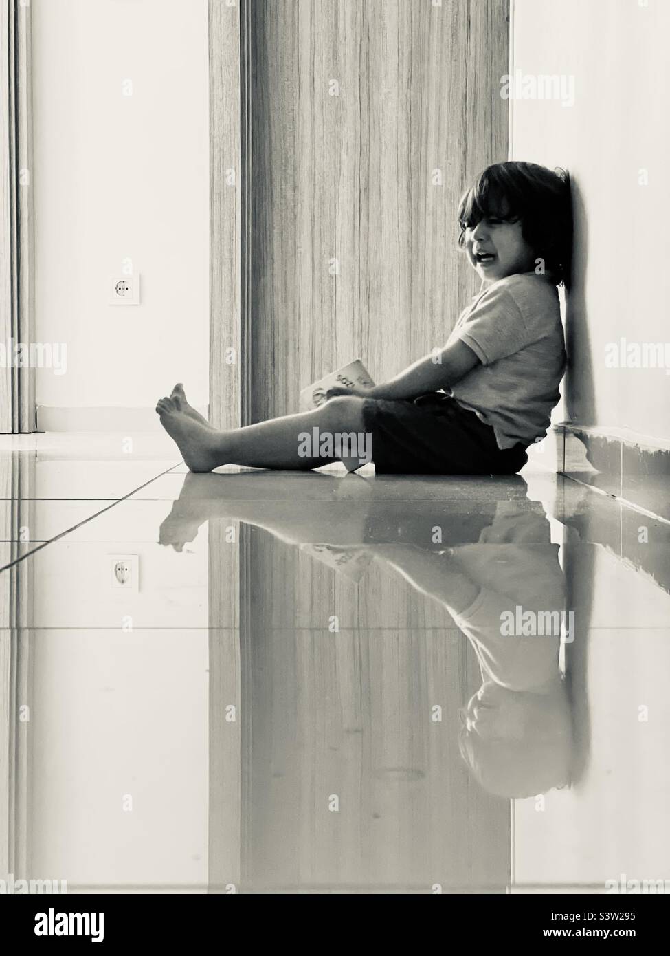 Crying black and white hi-res stock photography and images - Alamy