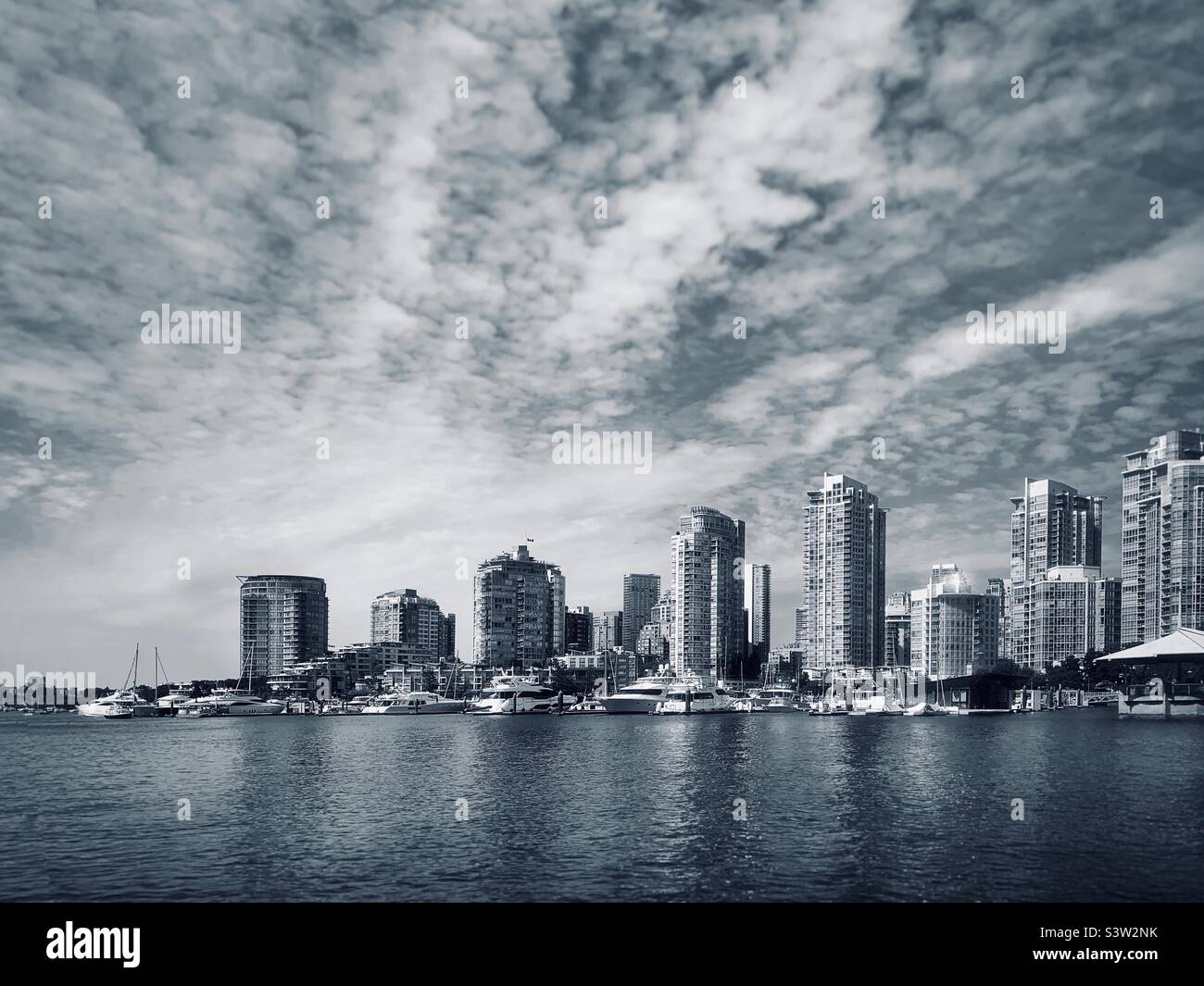 Vancouver Black and White sky line Stock Photo - Alamy