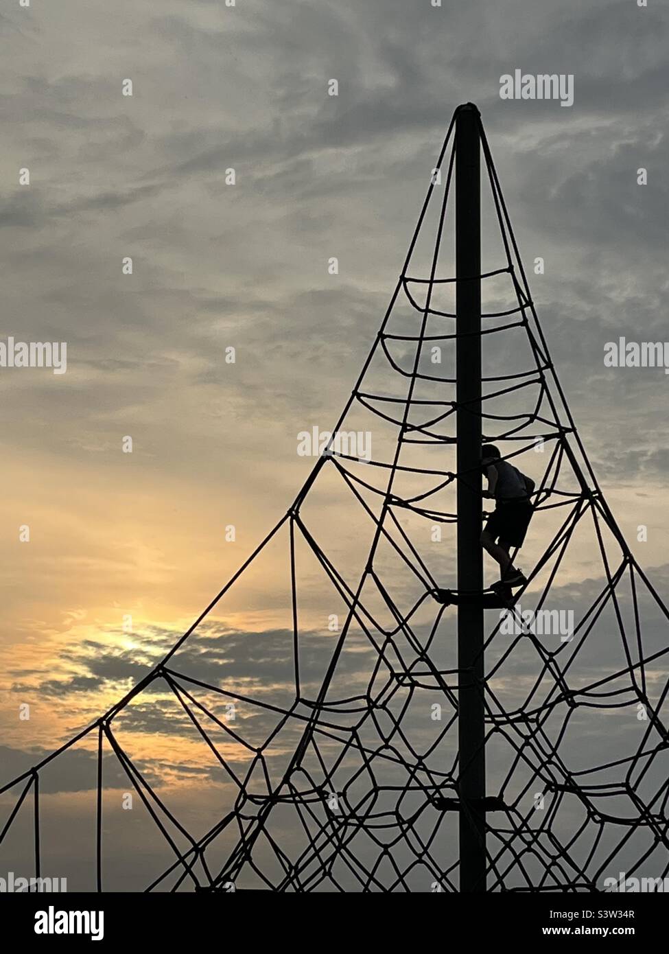 Rope pyramid hi-res stock photography and images - Alamy