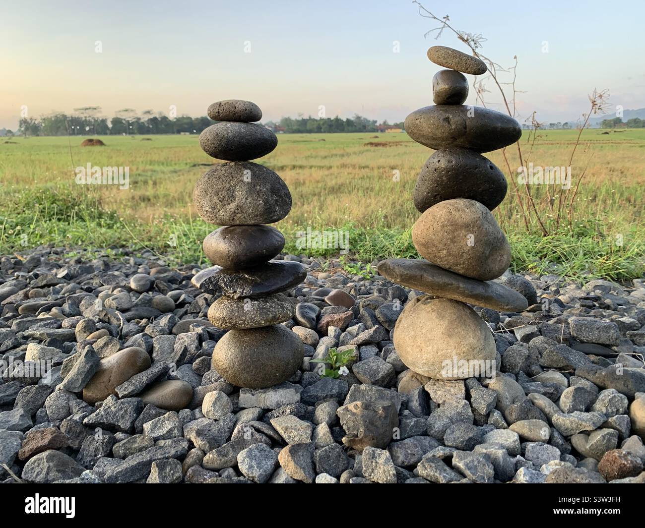 Stone balancing art hi-res stock photography and images - Alamy