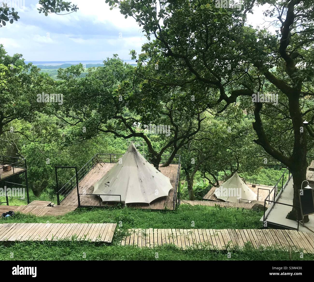Glamping hi-res stock photography and images - Alamy