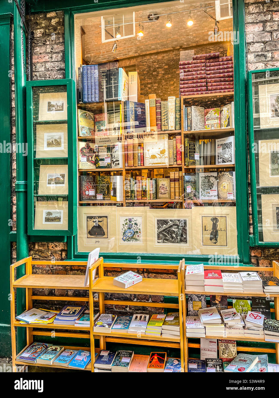 Quaint book shop, York Stock Photo - Alamy