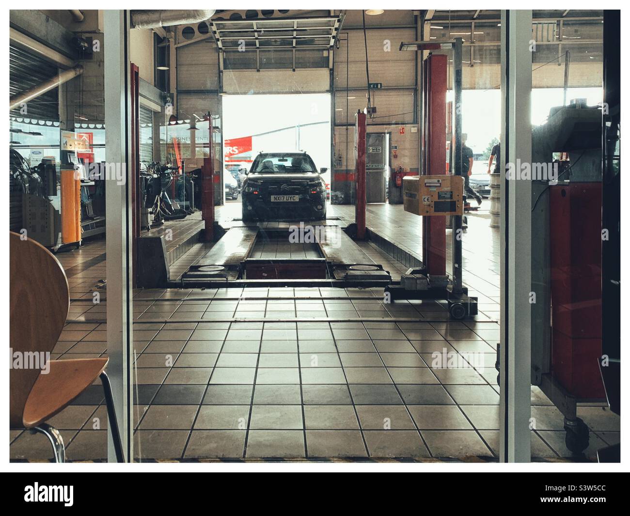 Maintenance ramp hi-res stock photography and images - Alamy