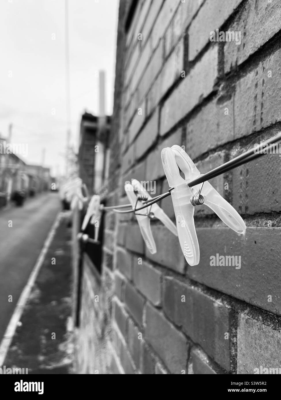 Washing line pegs no clothes hi-res stock photography and images - Alamy