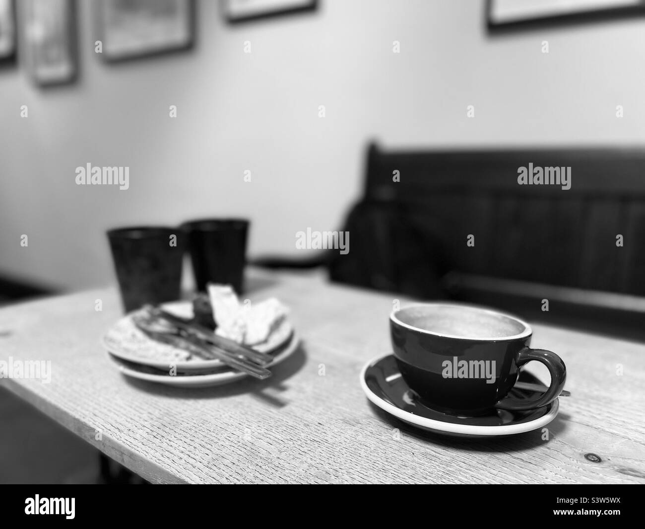 Empty coffee cups Black and White Stock Photos & Images - Alamy