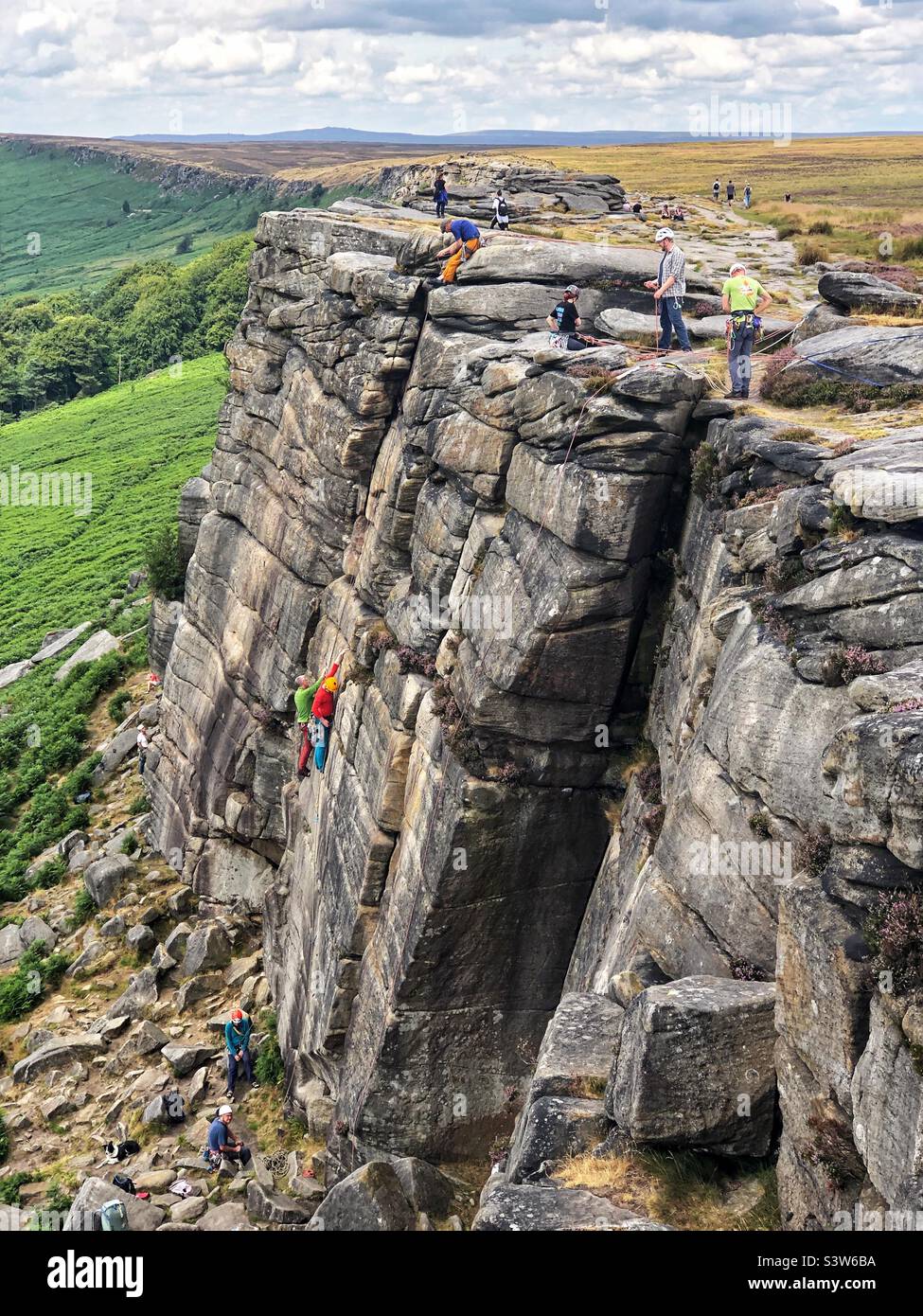 Rock climbing on Stanage Edge, Peak District Park, England Stock Photo ...