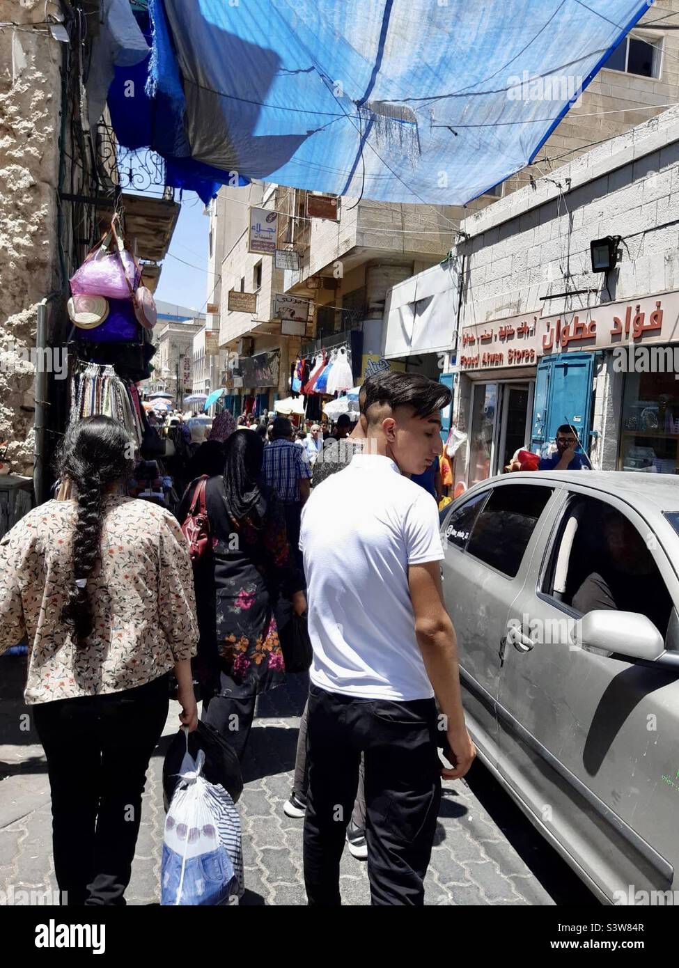 Children busy street hi-res stock photography and images - Alamy