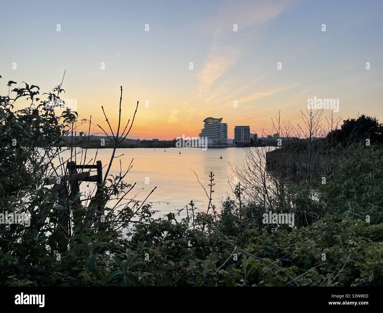 Cardiff sunset hi-res stock photography and images - Alamy