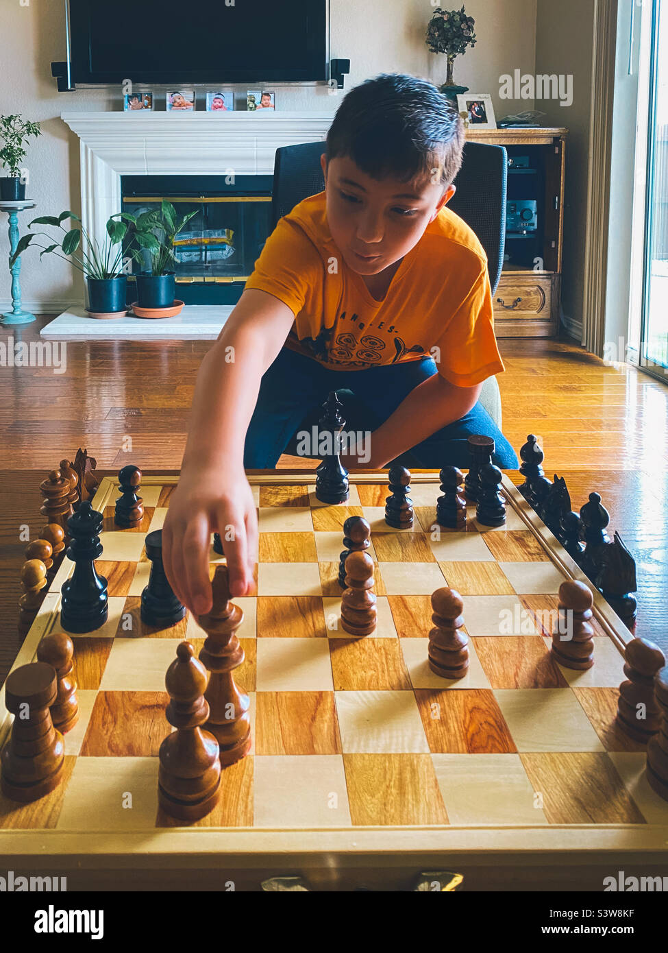 A young boy playing chess Stock Photo - Alamy