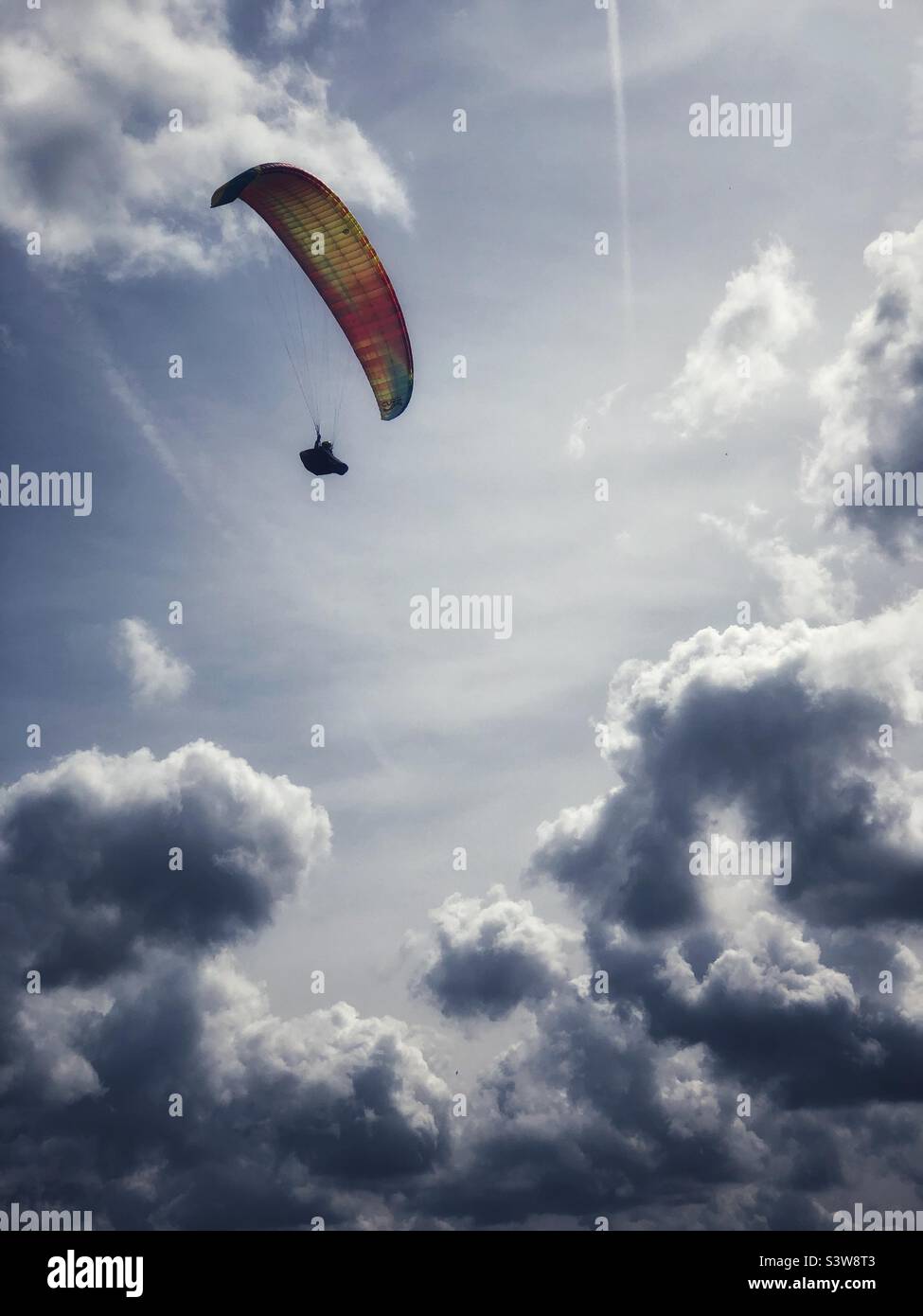 Solo paragliding flight hi-res stock photography and images - Alamy