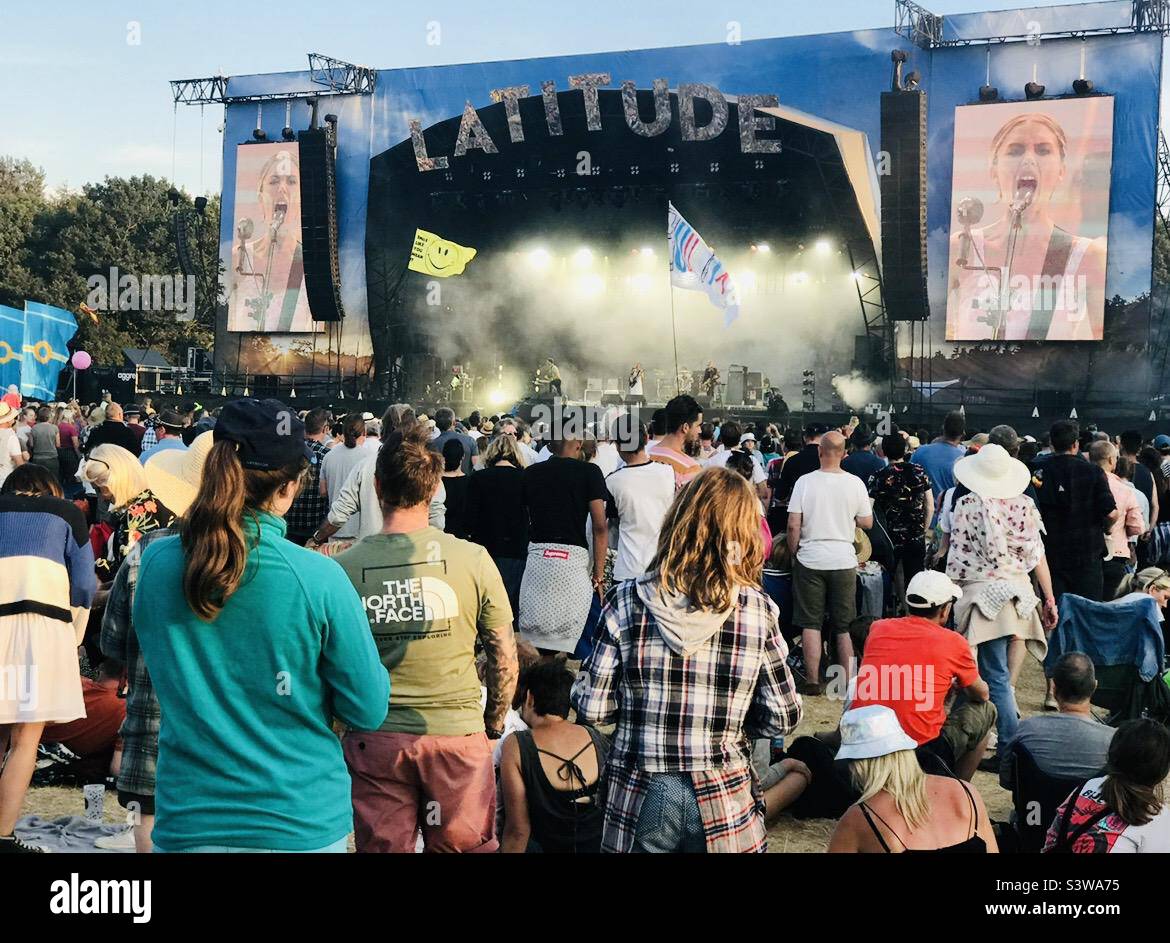 Wolf alice stage hi-res stock photography and images - Alamy