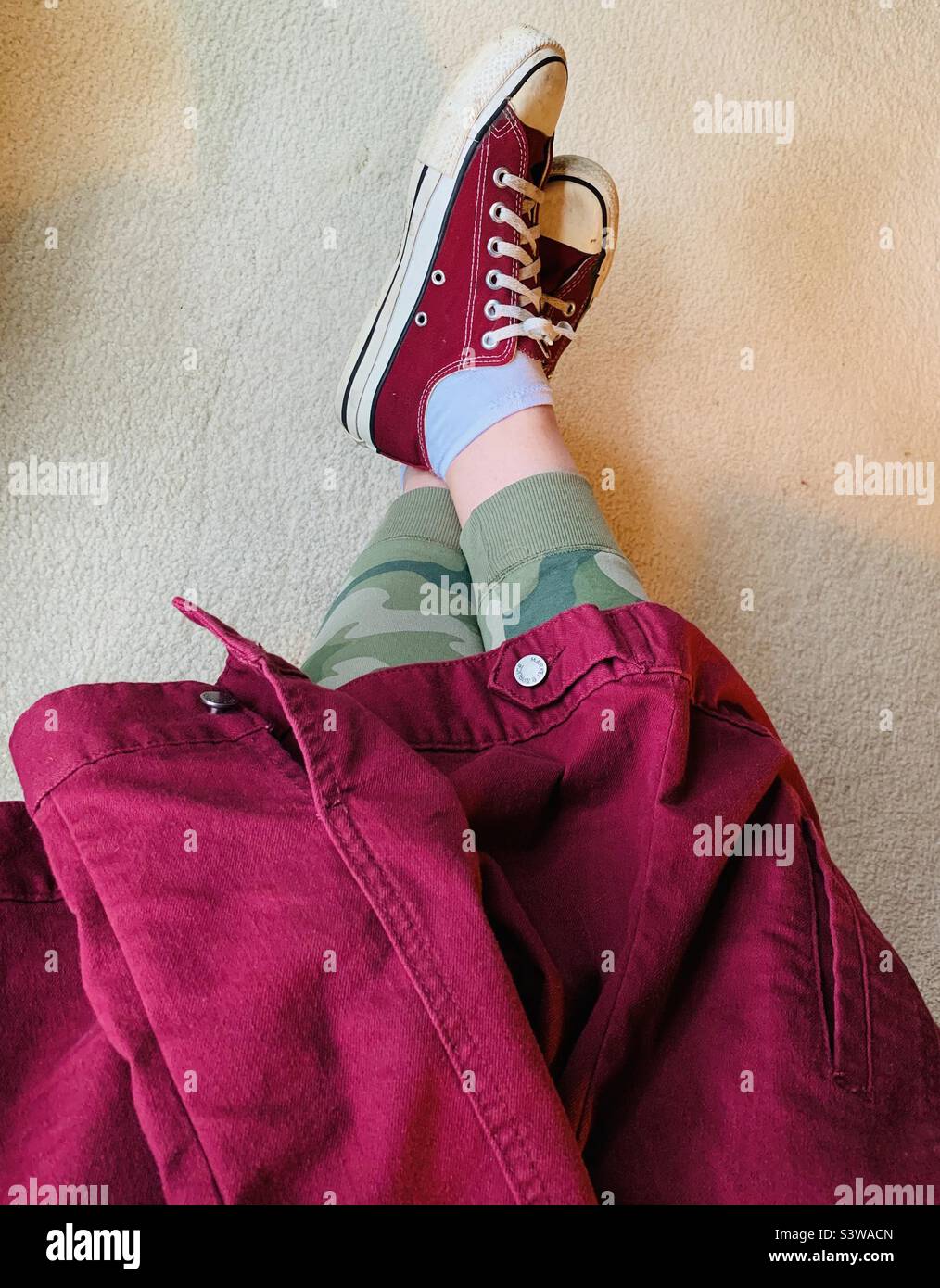 Burgundy converse hi-res stock photography and images - Alamy
