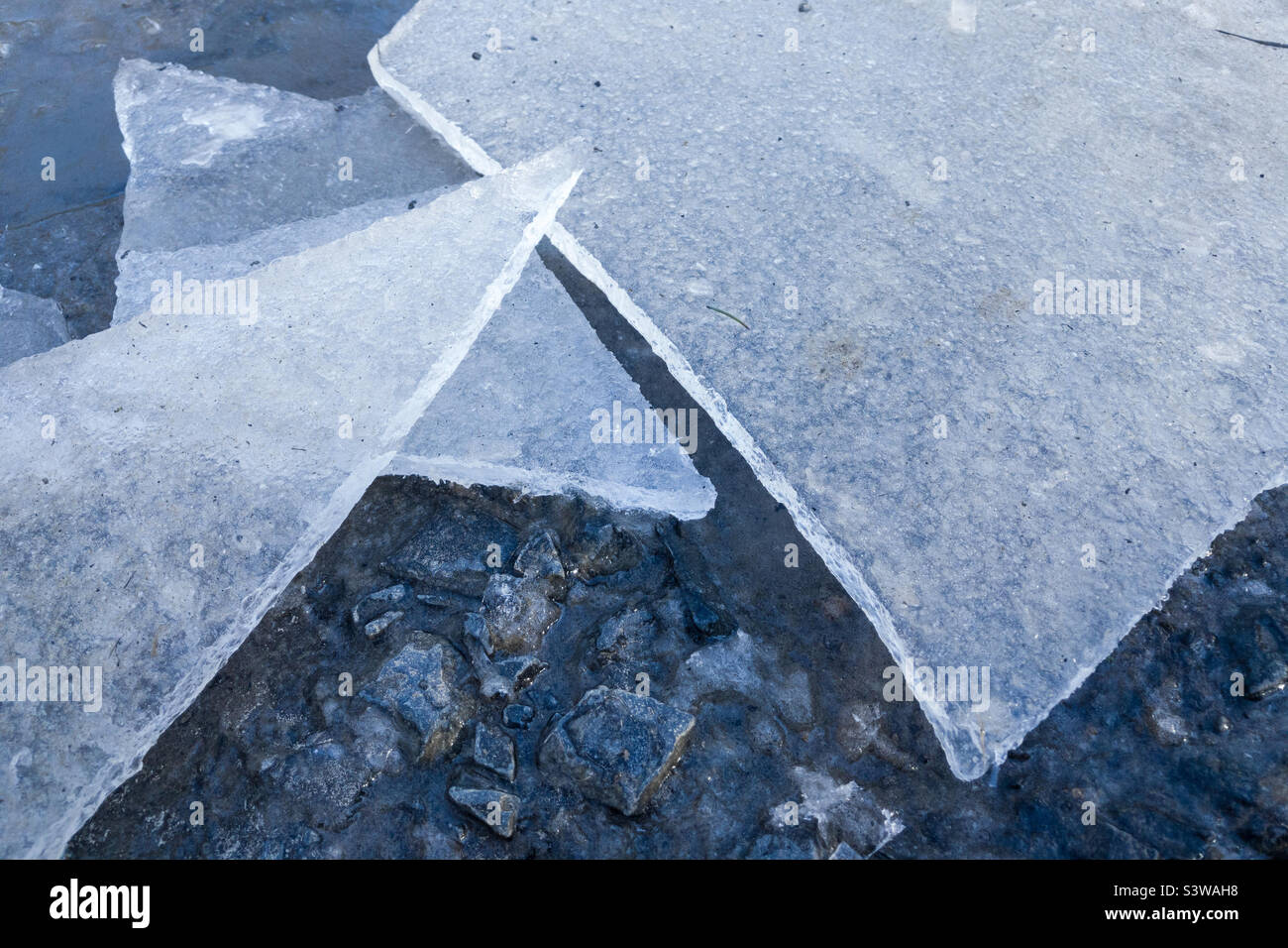 Shards of ice hi-res stock photography and images - Alamy