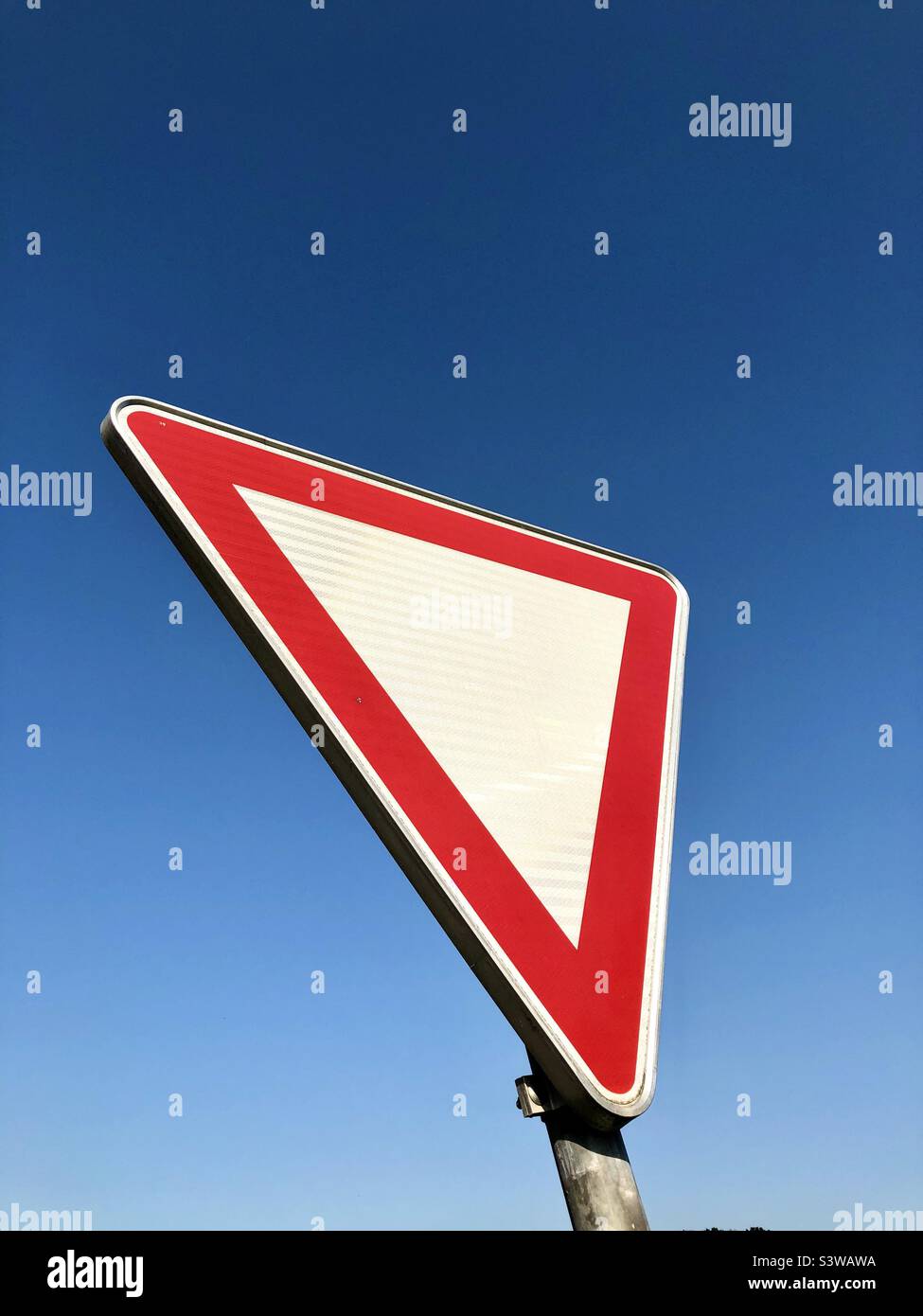 Triangle give way sign hi-res stock photography and images - Alamy
