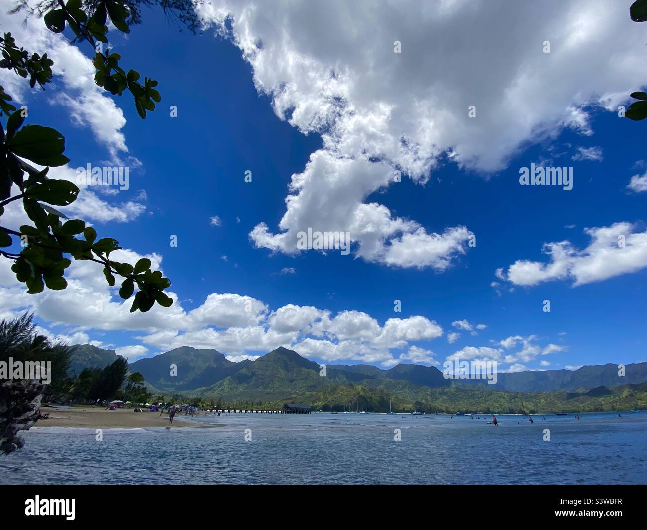 Hanalei bay beach hi-res stock photography and images - Alamy