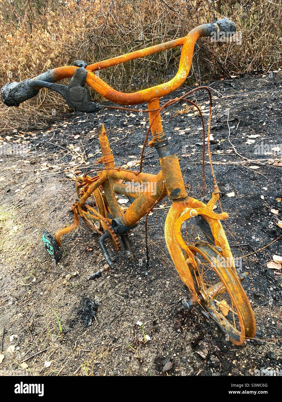 Rusty burnt child’s bicycle Stock Photo - Alamy