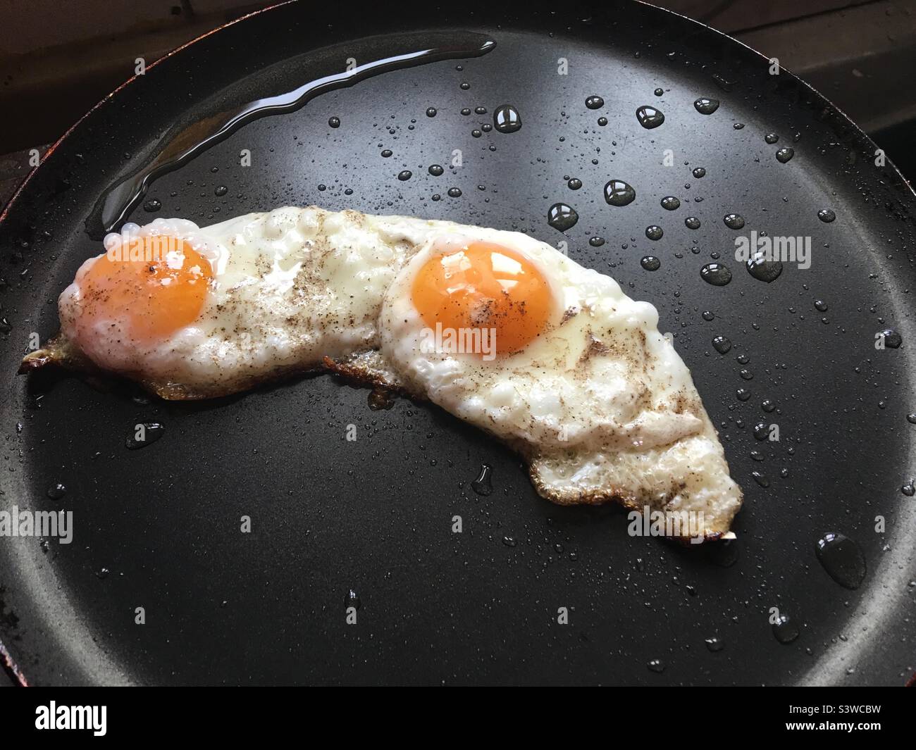 Half fried omelette hi-res stock photography and images - Alamy