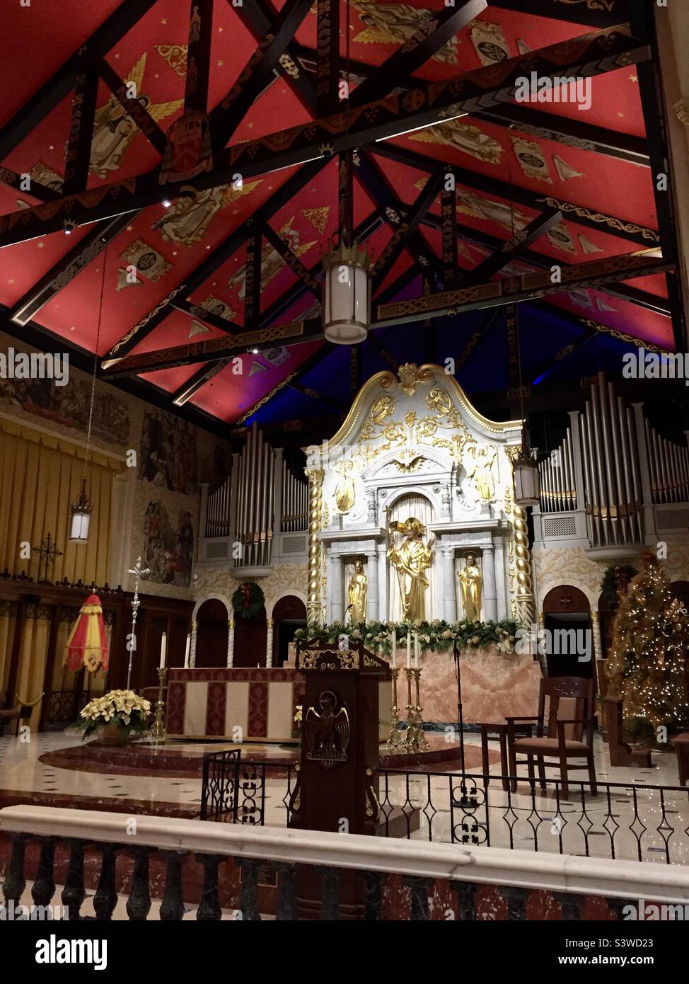 The altar of the Cathedral Basilica of St. Augustine in St. Augustine ...