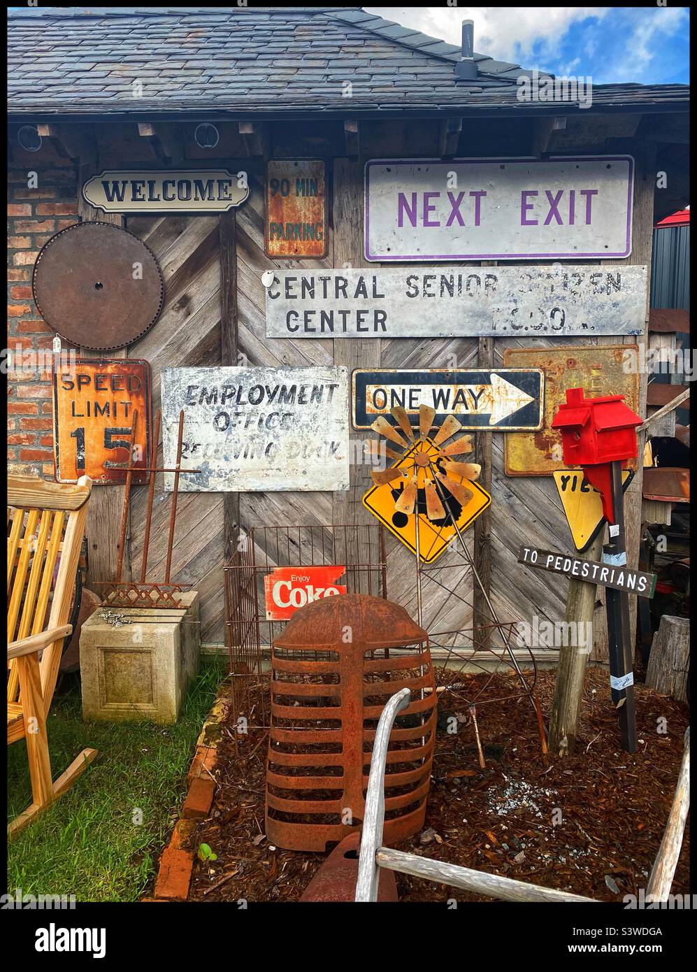Antique sign wall Stock Photo - Alamy
