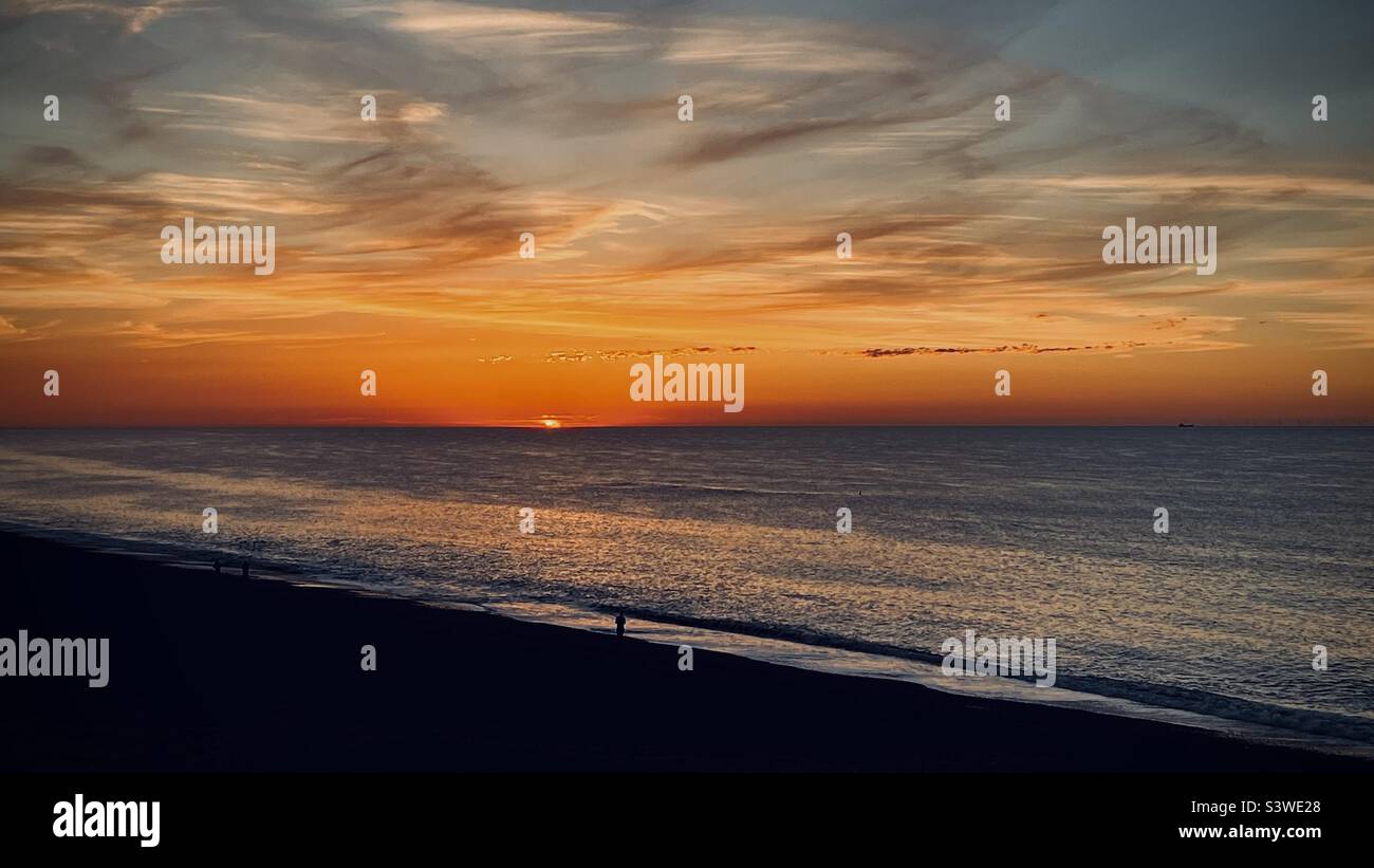 Sunset sea shore hi-res stock photography and images - Alamy