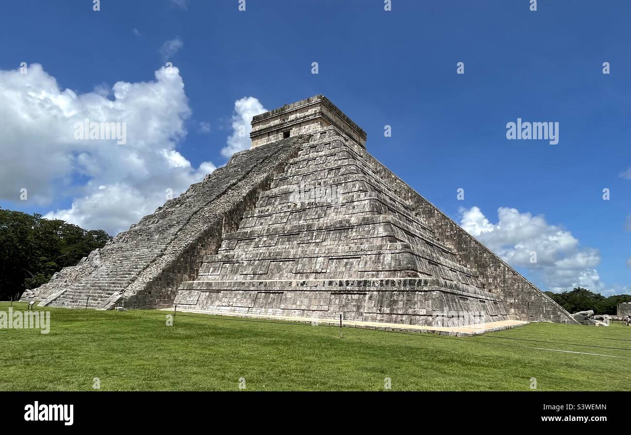 Piramides maya hi-res stock photography and images - Alamy