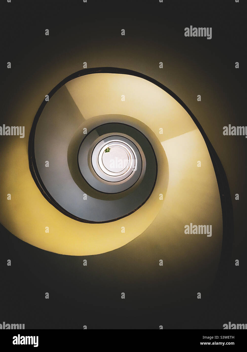 Spiral stair from below hi-res stock photography and images - Alamy