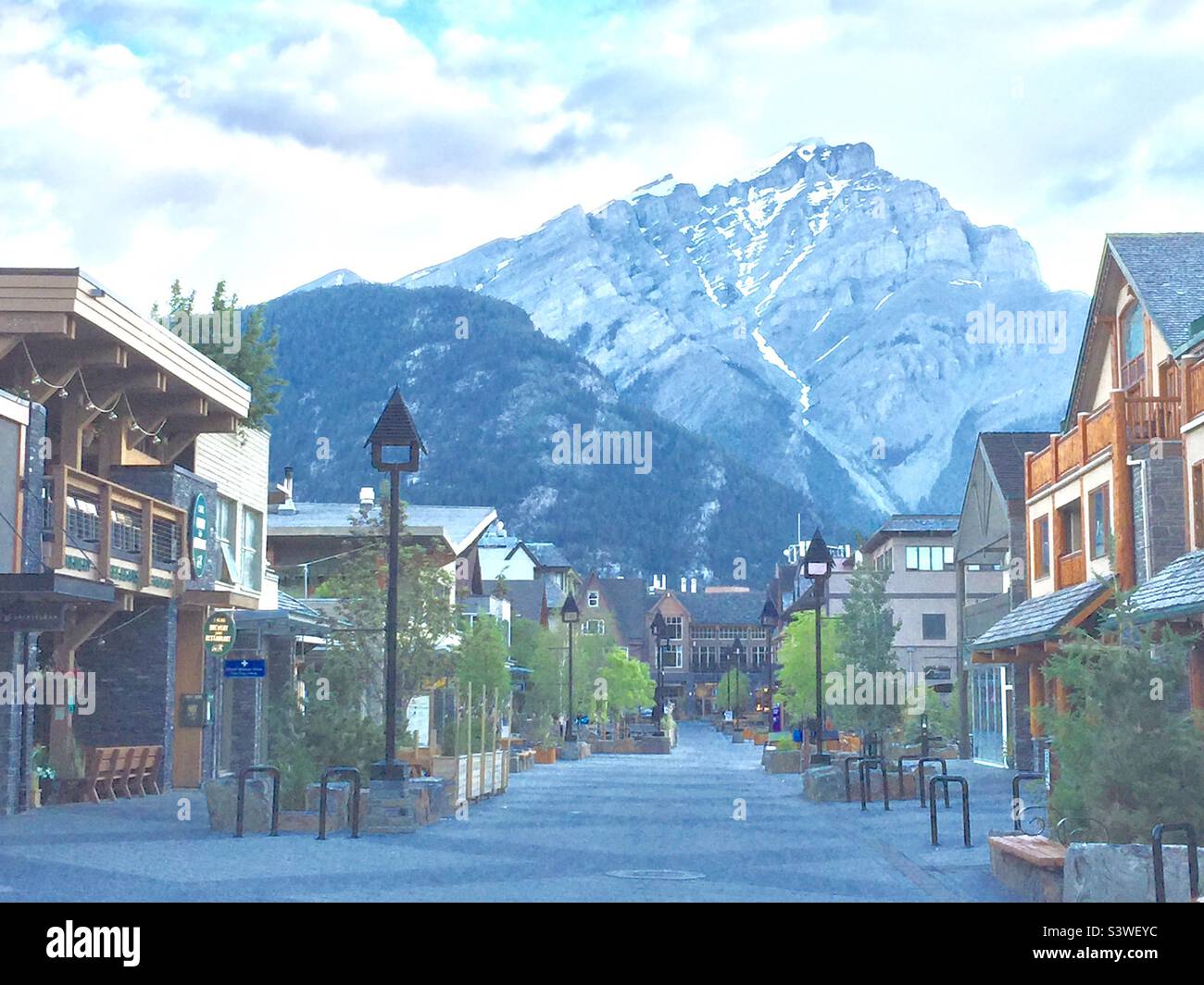Downtown Banff, Alberta and Cascade Mountain Stock Photo - Alamy