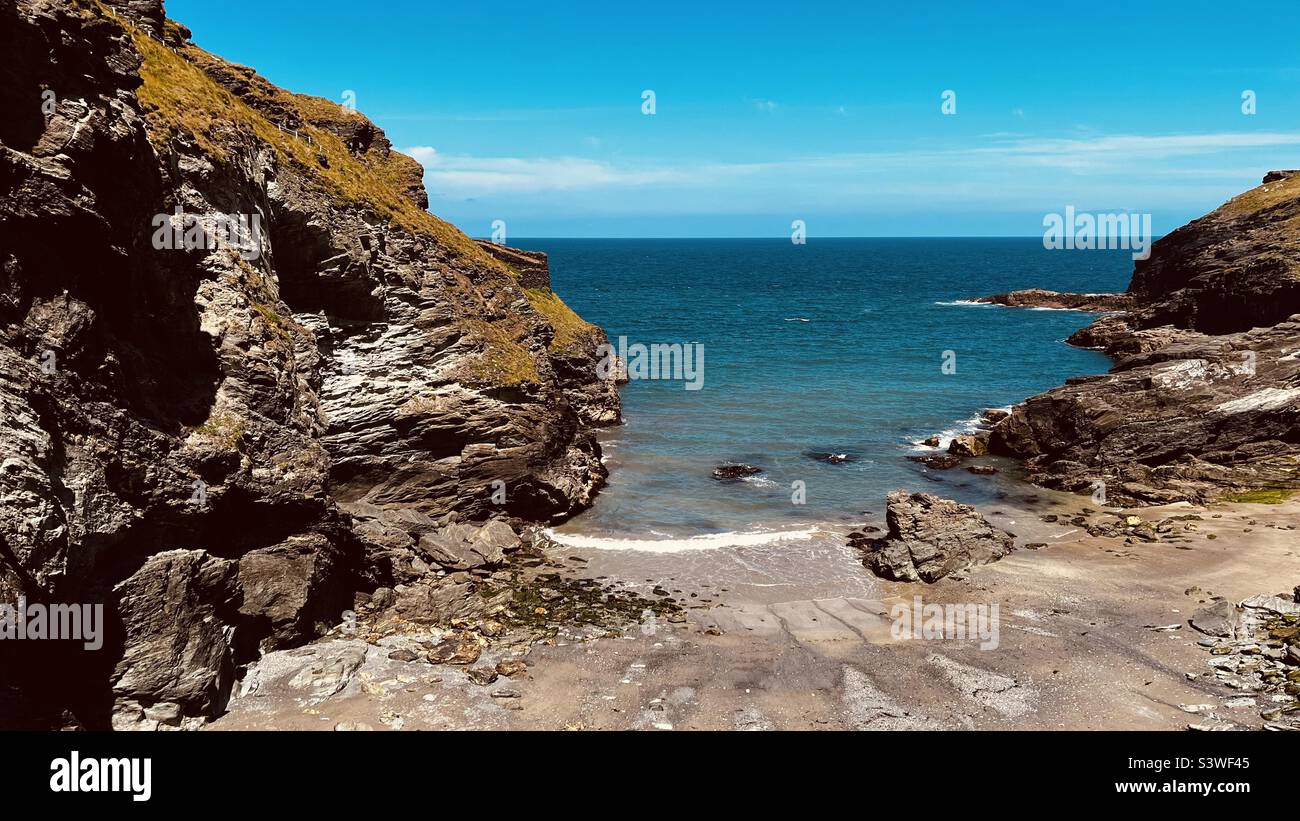 Secluded rocky bay hi-res stock photography and images - Alamy