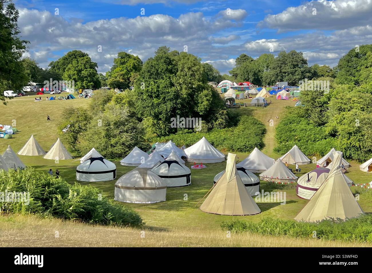 Camp gathering hi-res stock photography and images - Alamy