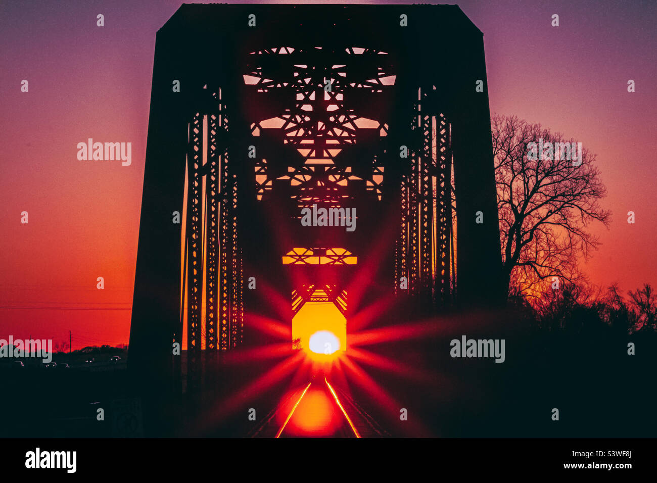 Truss bridge train hi-res stock photography and images - Alamy