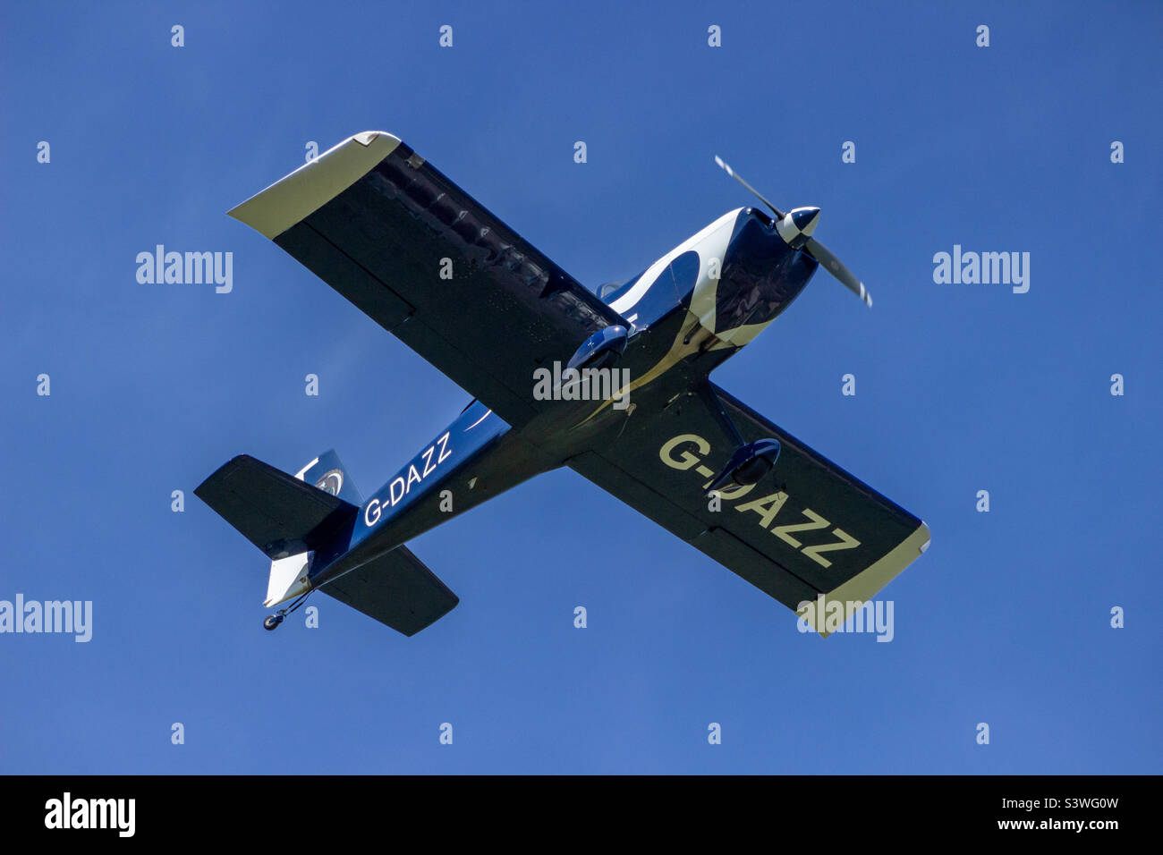 Fixed plane hi-res stock photography and images - Alamy