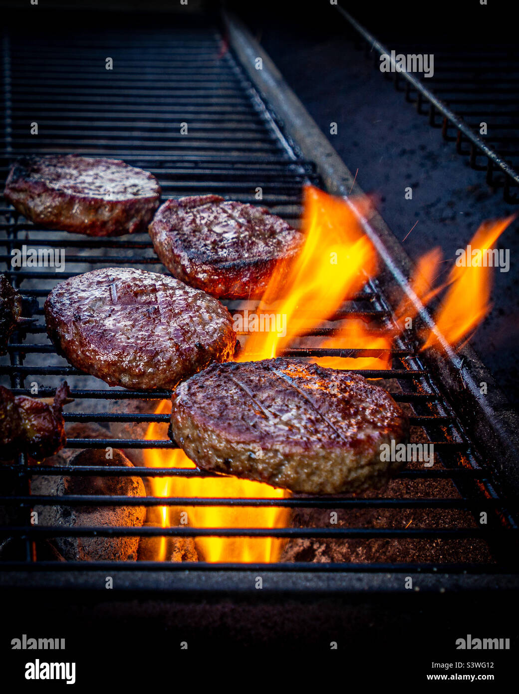 Burgers on the bbq hi-res stock photography and images - Alamy