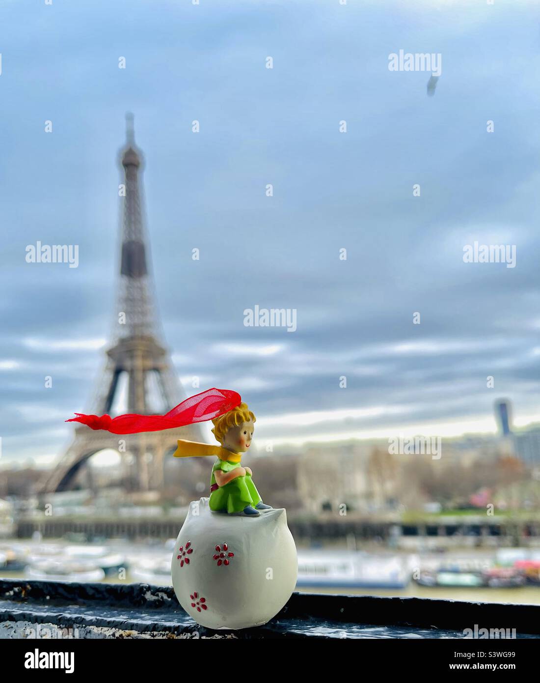 Invisible tower hi-res stock photography and images - Alamy