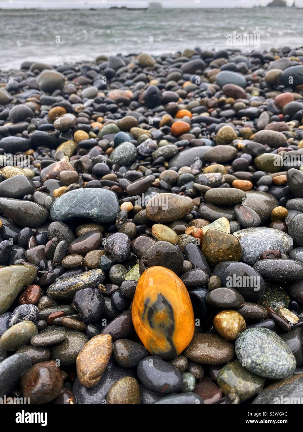 Colorful pebbles on beach hi-res stock photography and images - Alamy