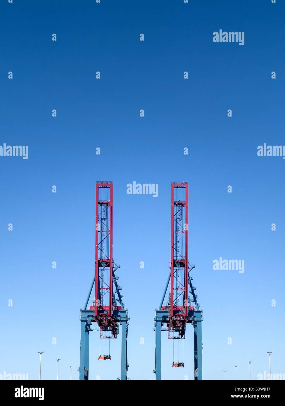 Industrial cranes in docks hi-res stock photography and images - Alamy