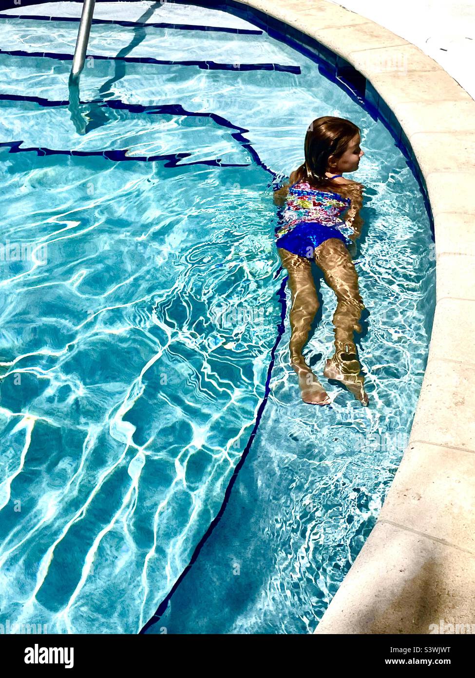 Shallow end of swimming pool hi-res stock photography and images - Alamy