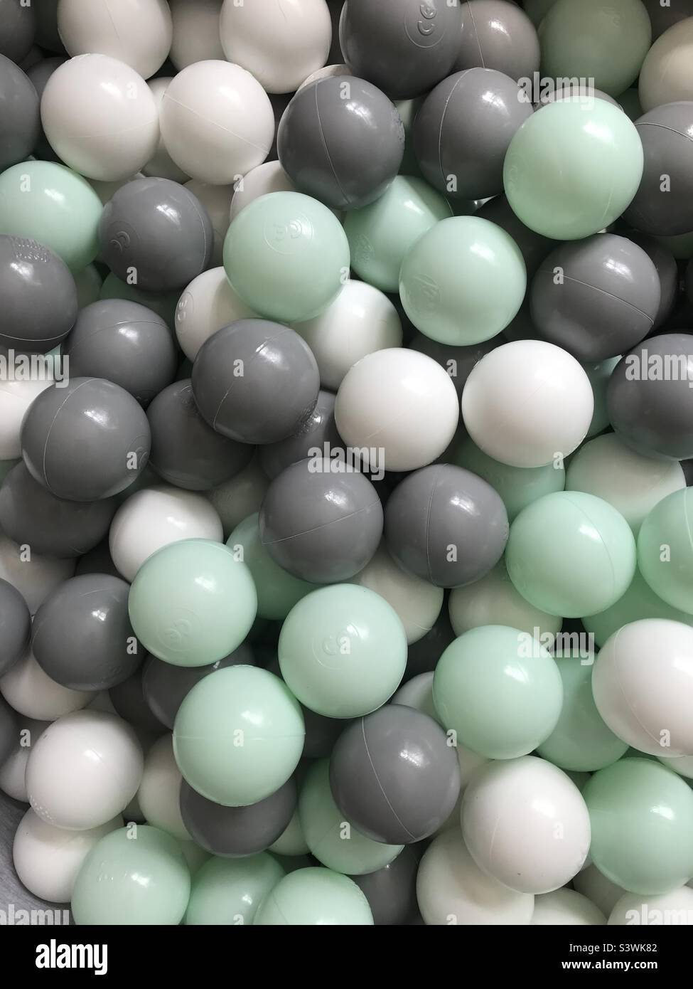 Pit of balls hi-res stock photography and images - Alamy