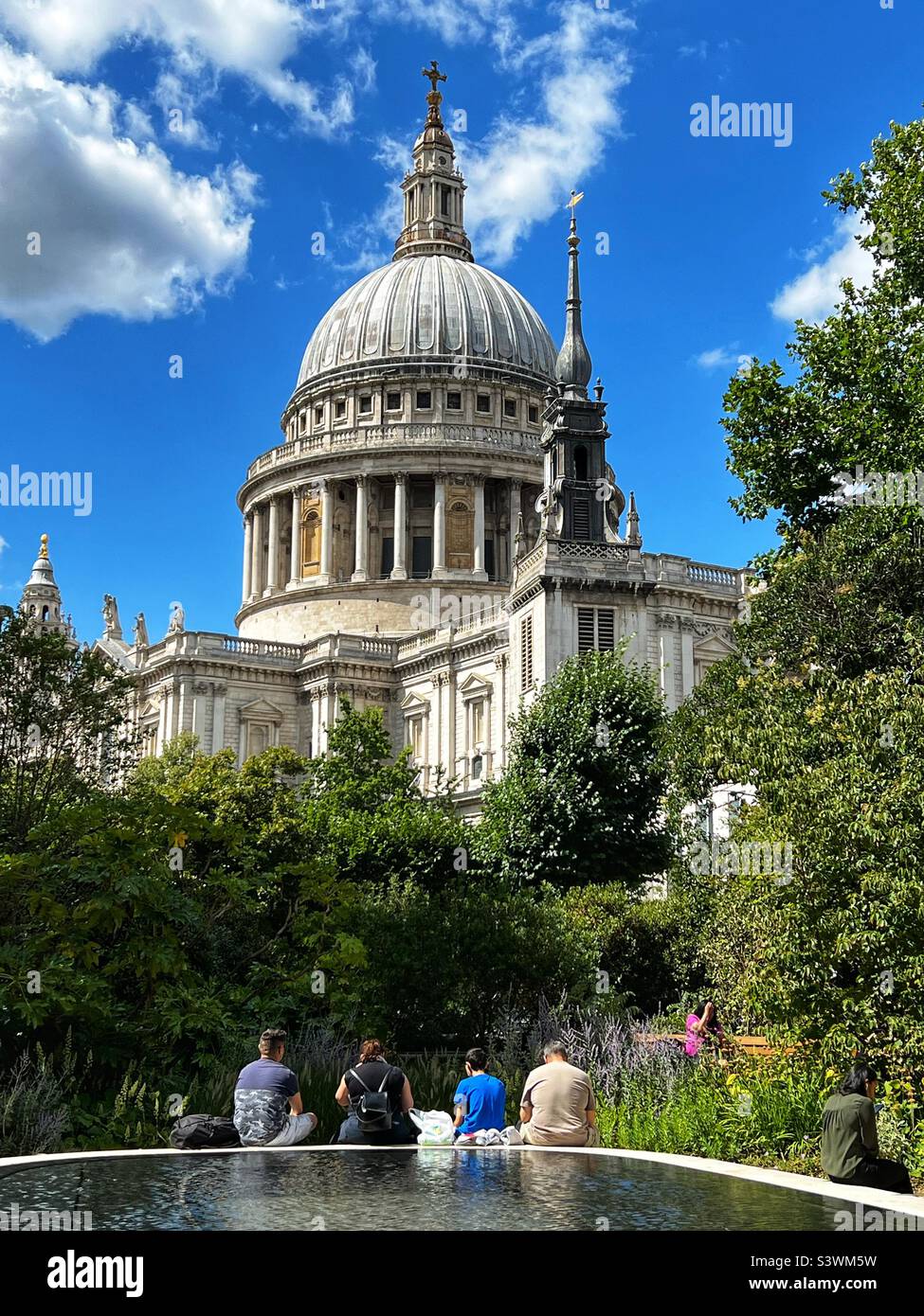 Reflection garden hi-res stock photography and images - Alamy
