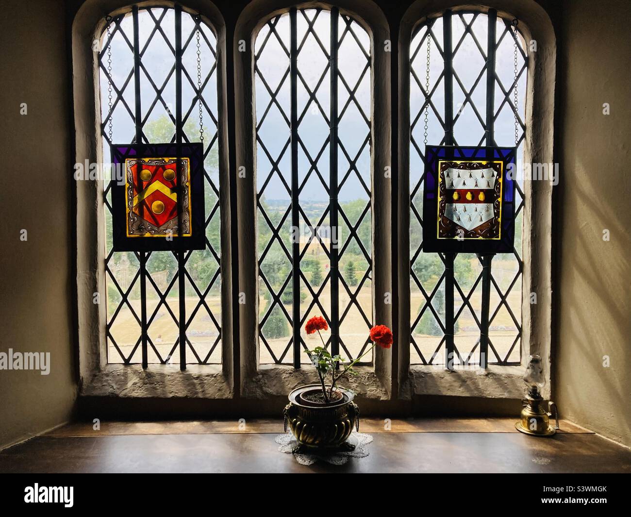 Mullions hi-res stock photography and images - Alamy